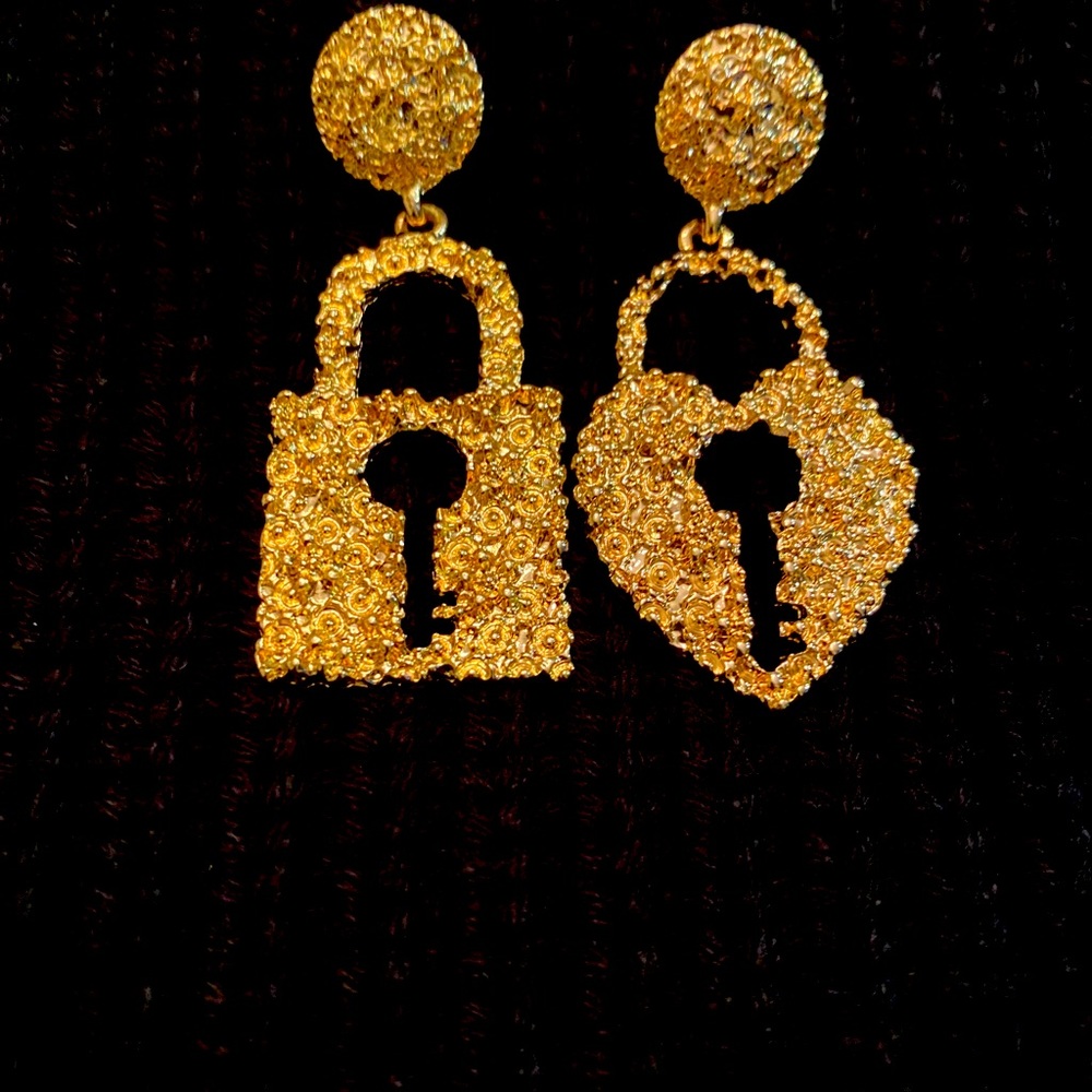 LA3accessories | Jewelry | Heart And Lock Mismatch Earrings | Poshmark
